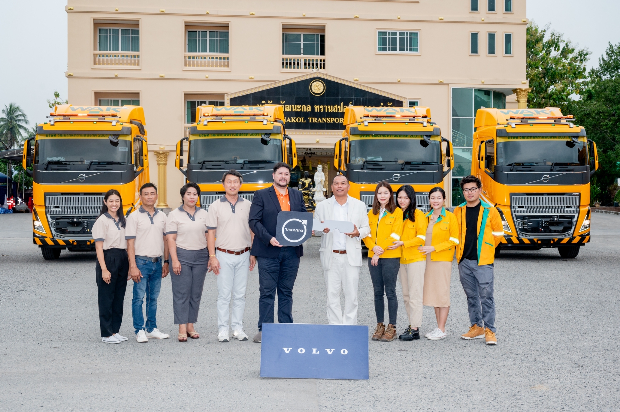 “วัฒนะกล”จัดหนัก Volvo FH 14 คัน บรรทุกกังหันลม 133 ตัน! ข้ามพรมแดนไทย ...