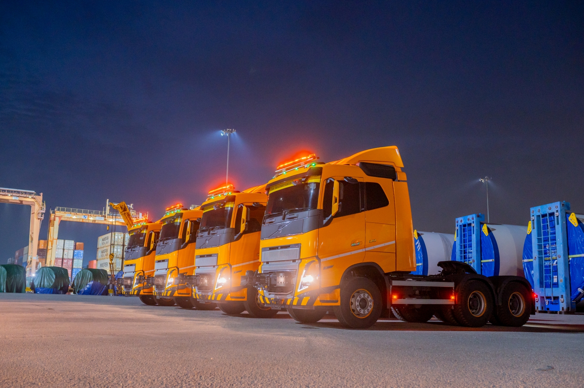 “วัฒนะกล”จัดหนัก Volvo FH 14 คัน บรรทุกกังหันลม 133 ตัน! ข้ามพรมแดนไทย ...